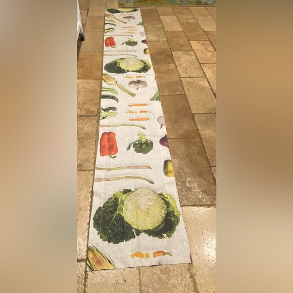 Williams Sonoma | Dining | Williams Sonoma Table Runner Vegetable ...